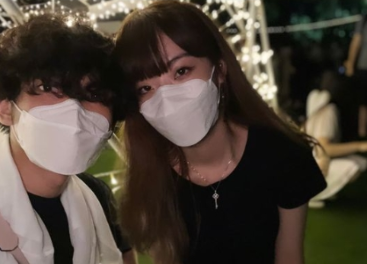 YSKM女友曝光！外表清纯，不是网红脸！2人狂晒合照，疯狂秀恩爱