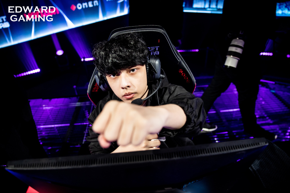 爆了！EDG四名选手“怒怼”S1Mon：要一直哄着你打比赛嘛_腾讯新闻