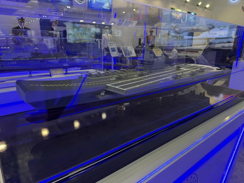 土耳其海军首次展示MUGEM模型：一艘完全自主研发的新型航空母舰_腾讯新闻