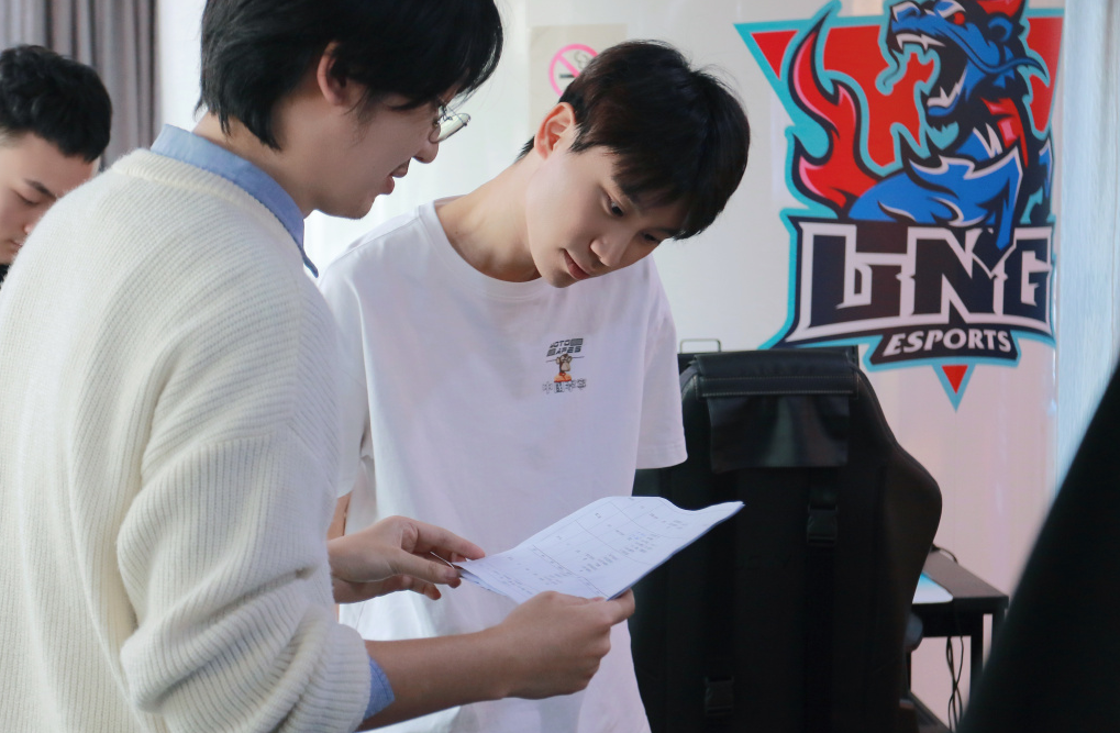 Gala与RNG续约，多位LPL爆料人发声，Doinb面临艰难抉择