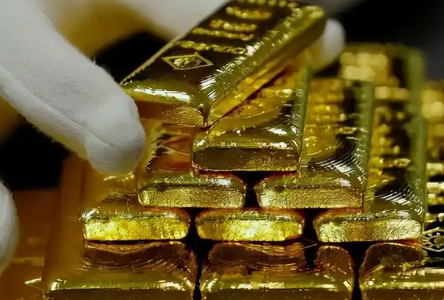 黄金暴跌真相：4630美元历史高位后的多空大博弈，你的财富是走是留？_腾讯新闻