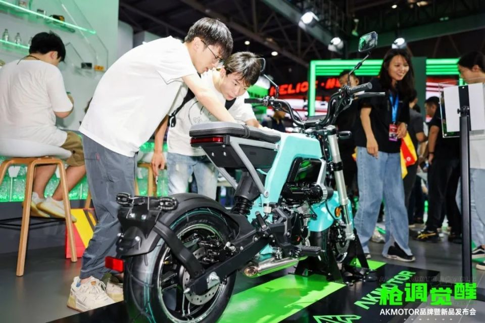 新赛道来了：AWAK MOTOR品牌发布暨首款新品AK11发布_腾讯新闻