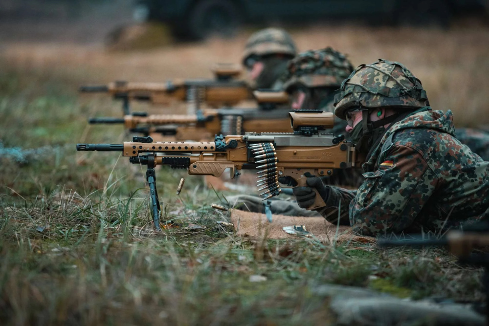 新款链锯！HK向德国军方交付第15000挺MG5机枪，重塑战场火力支援格局 _腾讯新闻