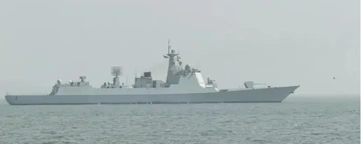 7艘舰+1艘小航母，总排水量7万吨！2024年中国都下水了哪些舰艇？_腾讯新闻