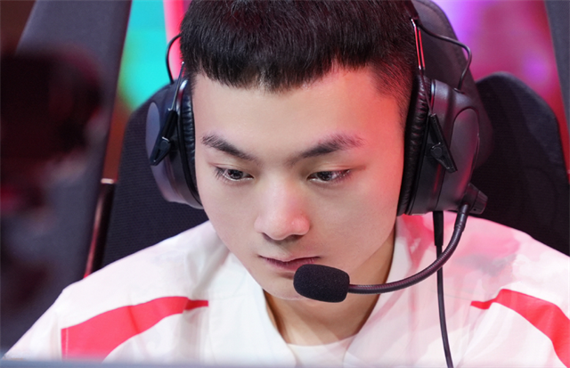 原来AD才是WBG的核心，特意“点”TheShy，让他季后赛别再一轮游_腾讯新闻