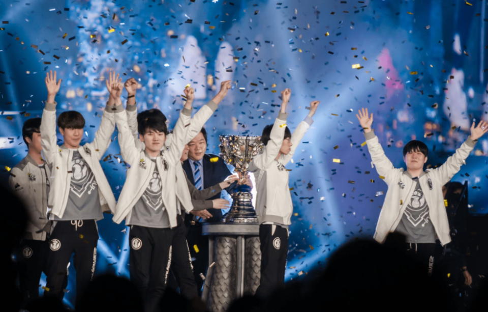 Miss曝光IG选手收入，S8夺冠后，光冠军皮肤每人就赚了8位数_腾讯新闻