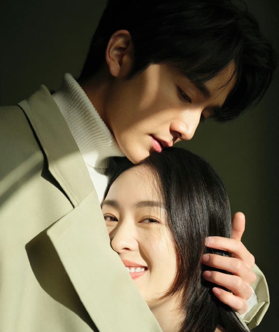 《狙击蝴蝶》开机，陈妍希周柯宇体型差上热搜，CP感太好磕_腾讯新闻