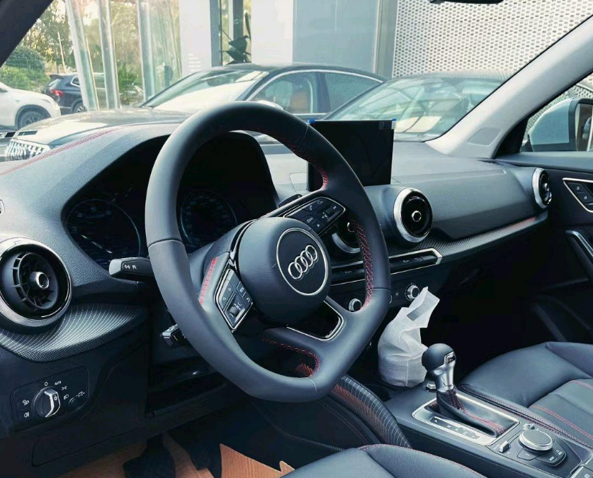 奥迪又将大获全胜？落地不到15万，气场直逼Q5，新款Q2L官宣！_腾讯新闻