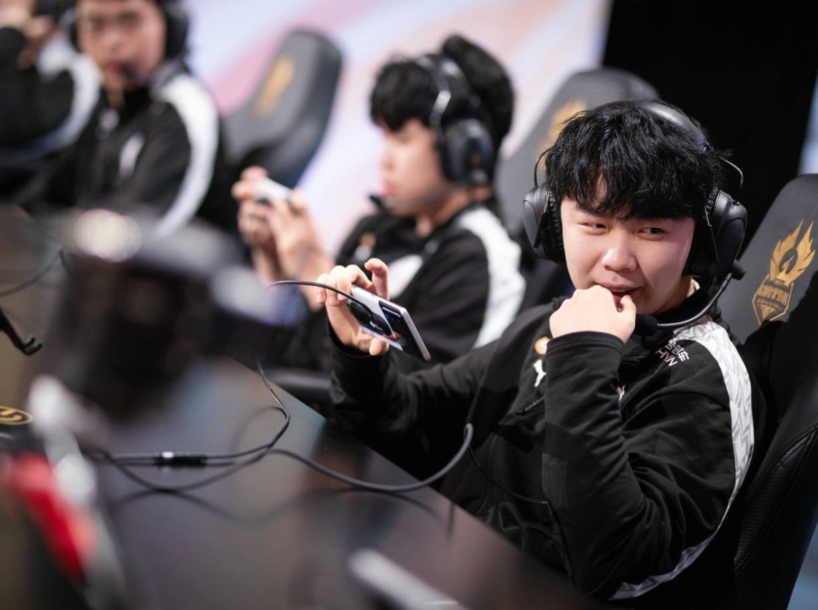 EDGM和狼队战平，yuan惨遭小胖对位压制，迷风花当众批评