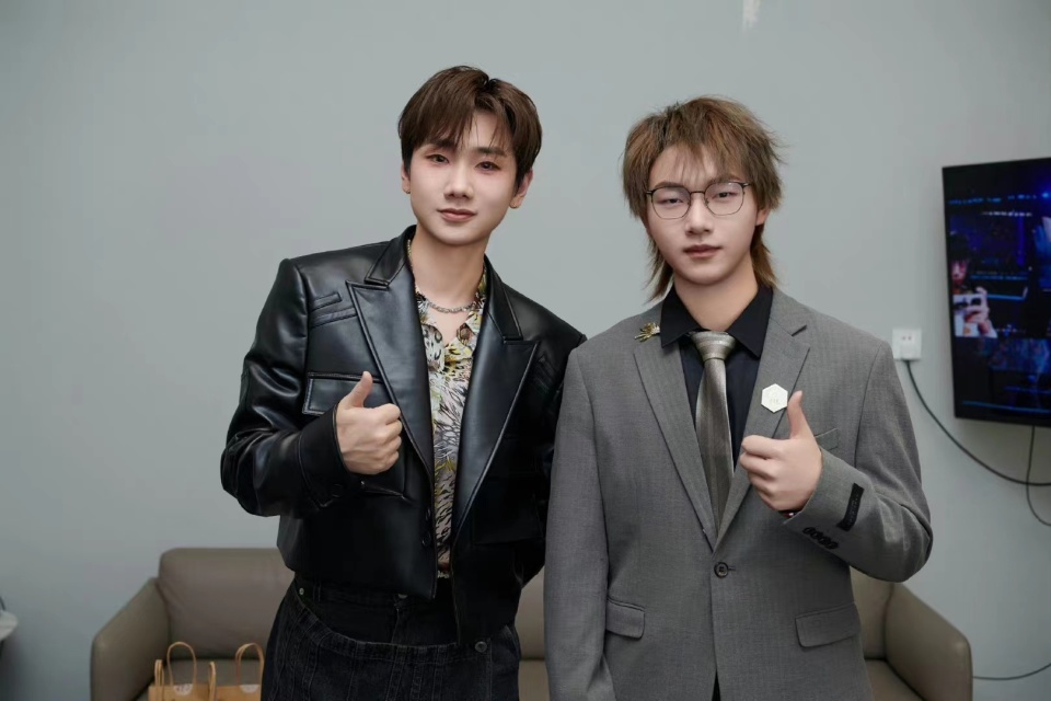 Fly确认加盟RW，教练是老队友，LGD九尾、KSG久酷连接中！_腾讯新闻