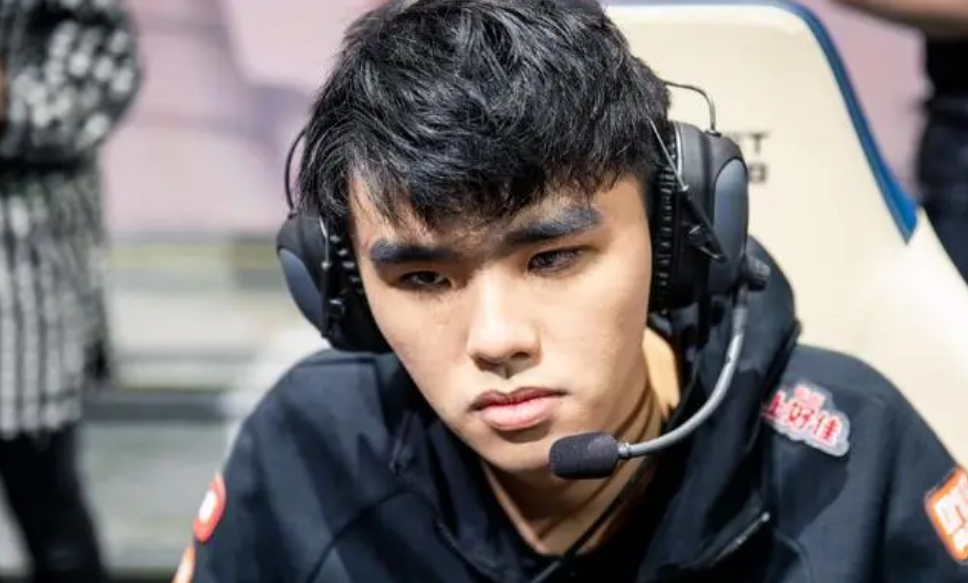 RNG仍有T1水准，新赛季有两支T0战队！前V5教练给出评级