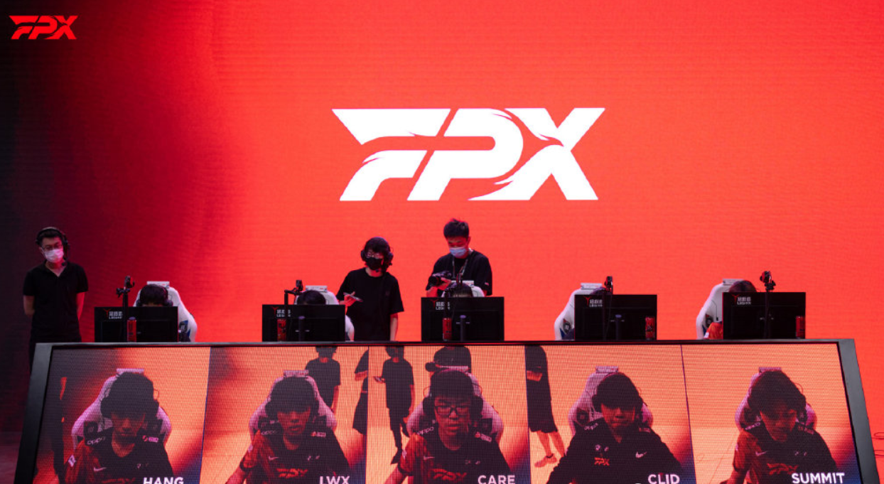 连LGD也打不过？FPX重回倒数第1，官博沦陷！doinb吐槽：放假吧