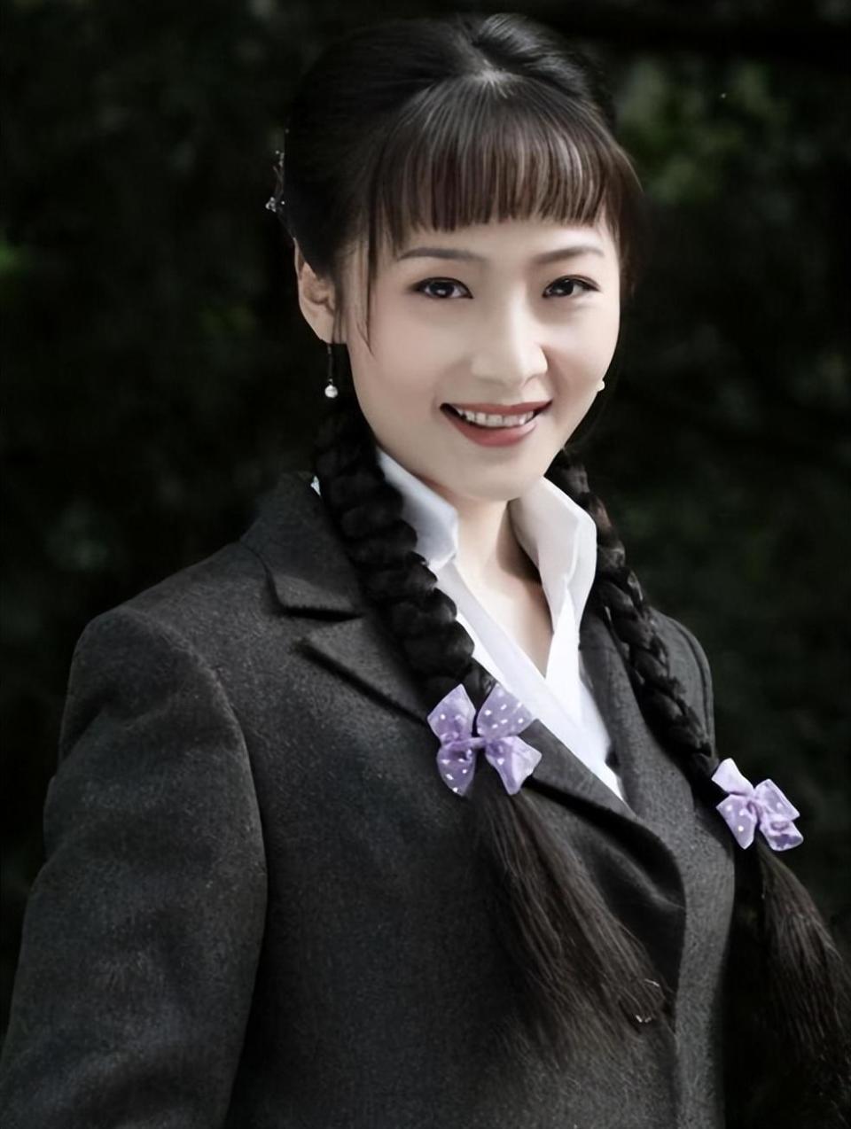 演员曲栅栅，嫁给落魄黄海波，任劳任怨养夫九年，如今苦尽甘来 腾讯新闻
