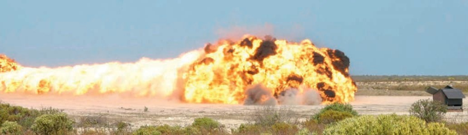 莱茵金属在德国演示Plofadder 160AT Mk II 雷区突破系统_腾讯新闻