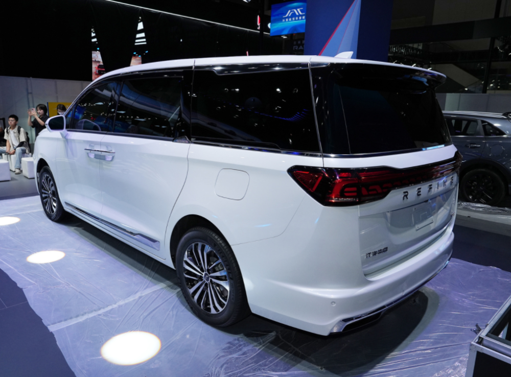 成都车展瑞风RF8领衔，4款国产混动中大型MPV，你最关注哪一款？_腾讯新闻