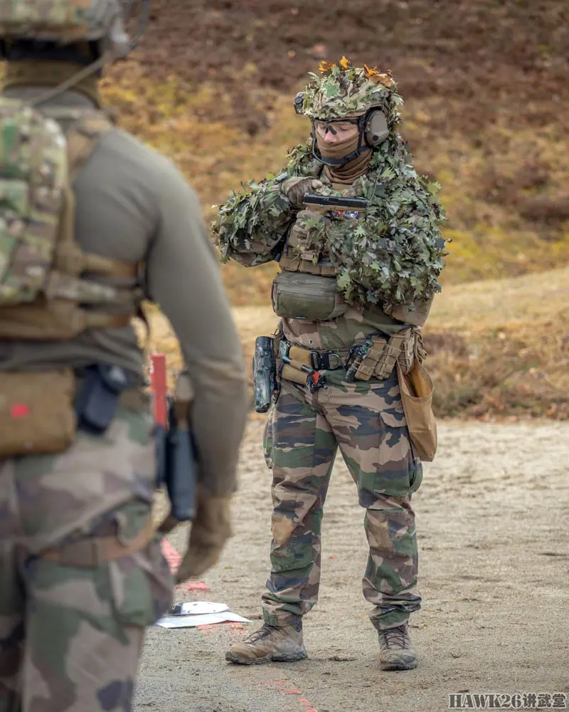 法国第126步兵团GCA突击队实弹训练 HK416步枪转换格洛克17手枪_腾讯新闻