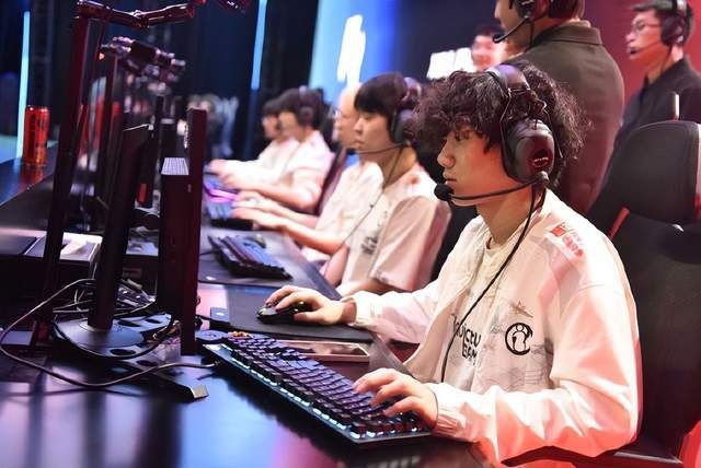 iG迎战UP或迎两连胜，公爵上私教课后YSKM进化？FPX或迎八连败