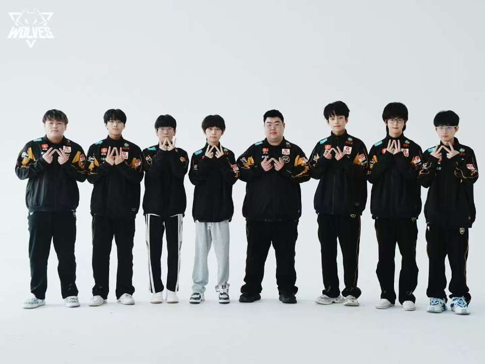 EDGM3-2狼队，紫幻首秀一般，归期屡次脱节，一队输了秒换二队_腾讯新闻