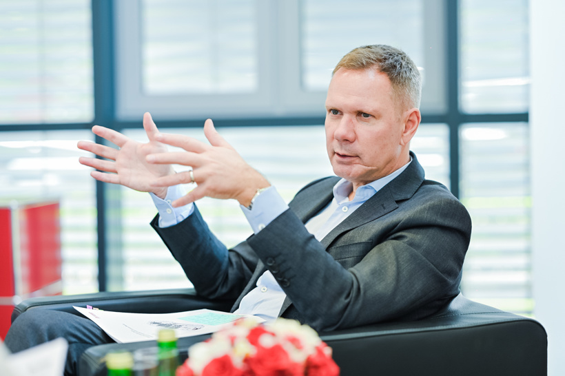 C Talk | 博泽全球首席执行官Ulrich Schrickel：以变应变，迎接汽车产业转型_腾讯新闻