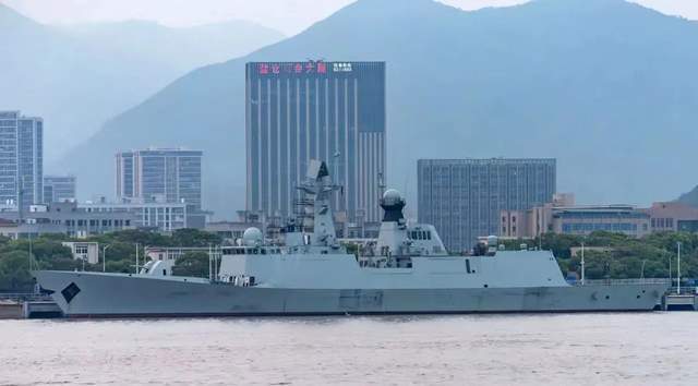 第六批次054A震撼来袭，换装100毫米主炮，配备直-20反潜直升机_腾讯新闻