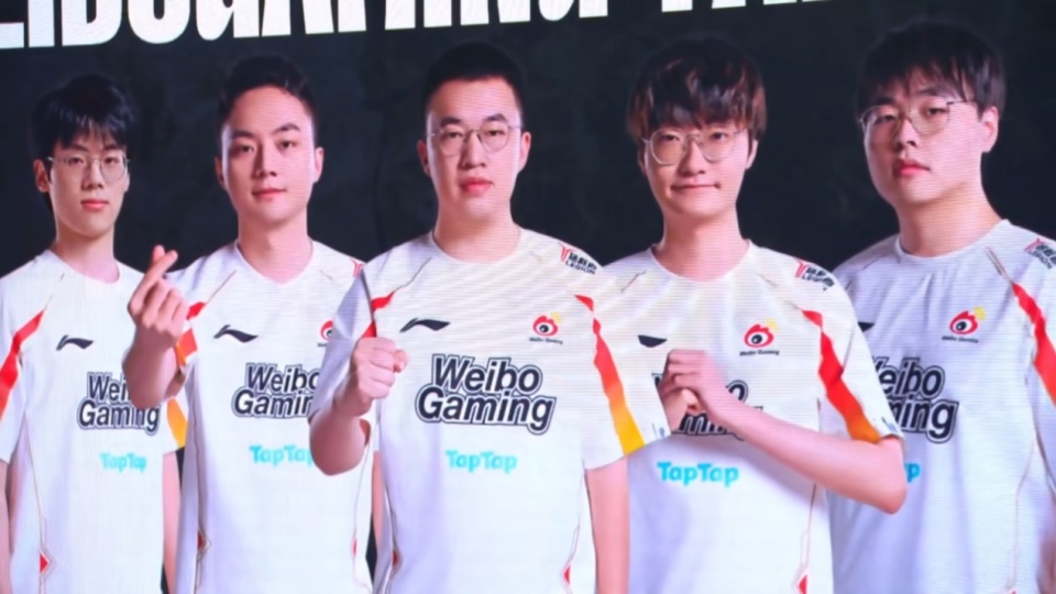 LPL上演搞笑剧情，WBG爆冷翻车，被喷到关评论，Uzi含金量还在提升_腾讯新闻