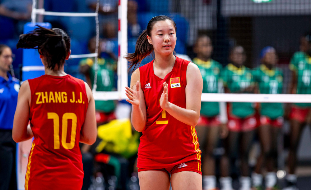 中国U19女排提前出线！4连胜暂列小组头名，发球榜3人进入前20_腾讯新闻
