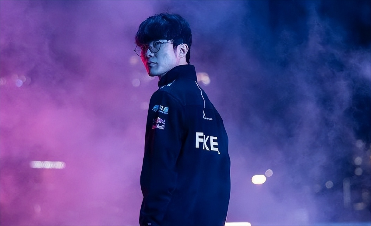 和T1续约3年，Faker要打30岁，网友：不敢相信和UZI是同时代的