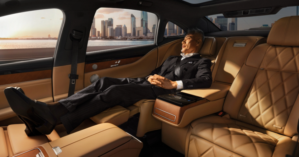 余承东直播力荐！享界S9 OTA升级，BBA彻底坐不住了_腾讯新闻