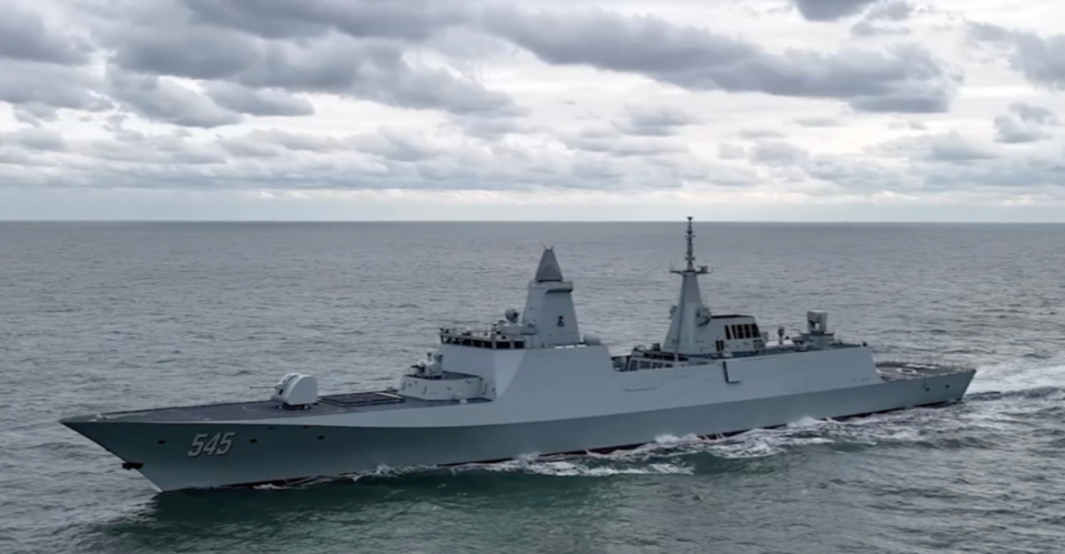 领先美军下一代护卫舰，解放军054B首舰正式入列_腾讯新闻