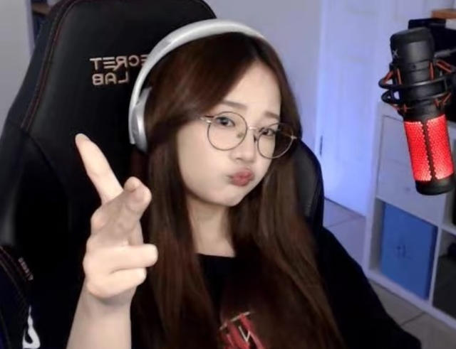 LPL英文流美女解说爆火，自称LPL超级粉丝，看阿水比赛长大！