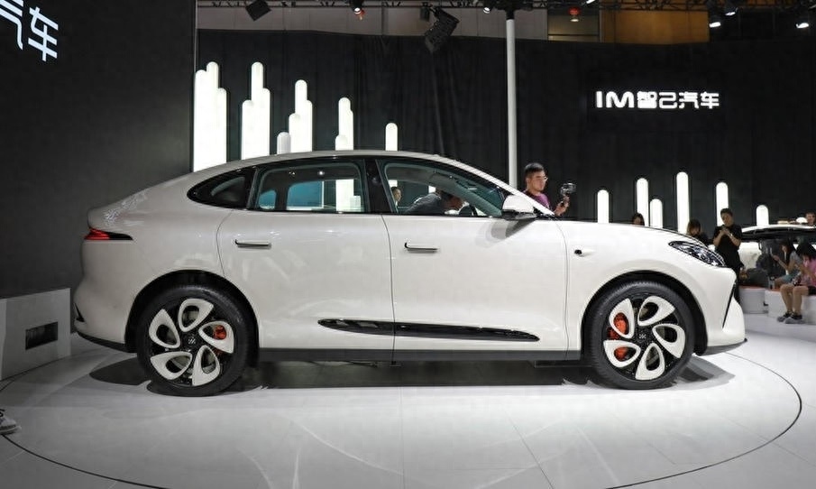 【成都车展】LS7青春版，800V快充，零百3.5s，智己LS6亮相_腾讯新闻