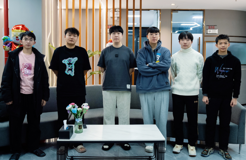 LPL今年最值得期待的新秀，sheer职业首战单杀369_腾讯新闻