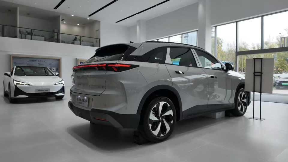 极狐阿尔法T5携城市NOA与长续航，进军热门SUV赛道_腾讯新闻