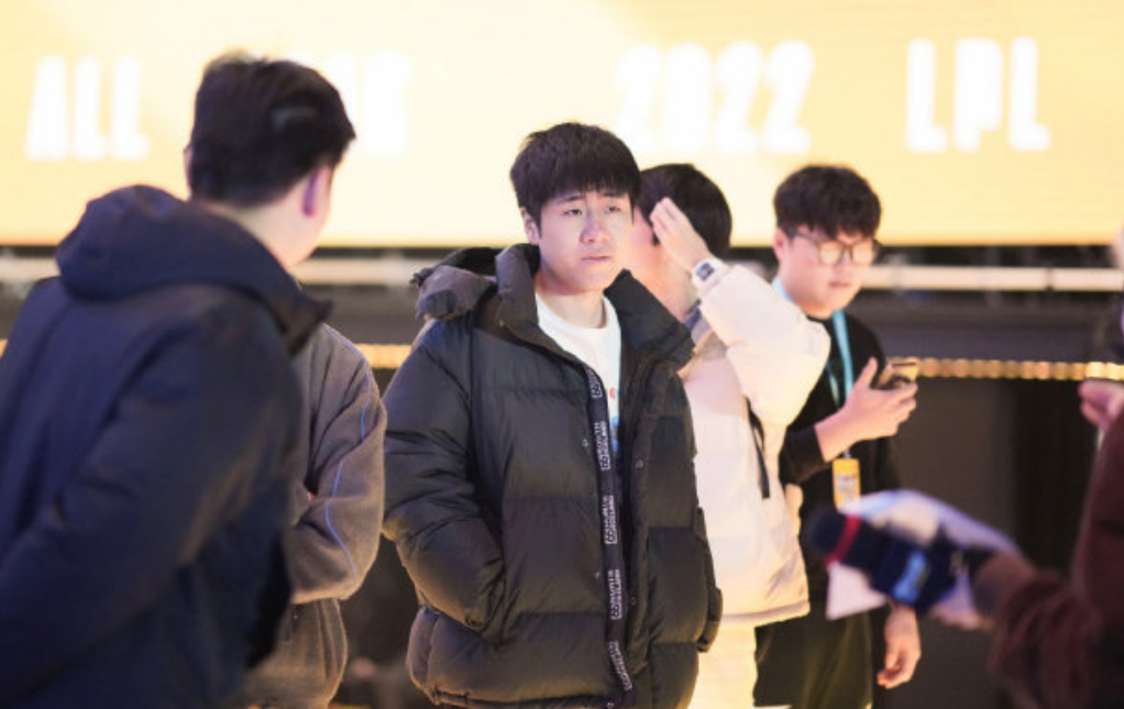 呼吸哥精准偷家，RNG横扫OMG，Weiwei呼声高涨