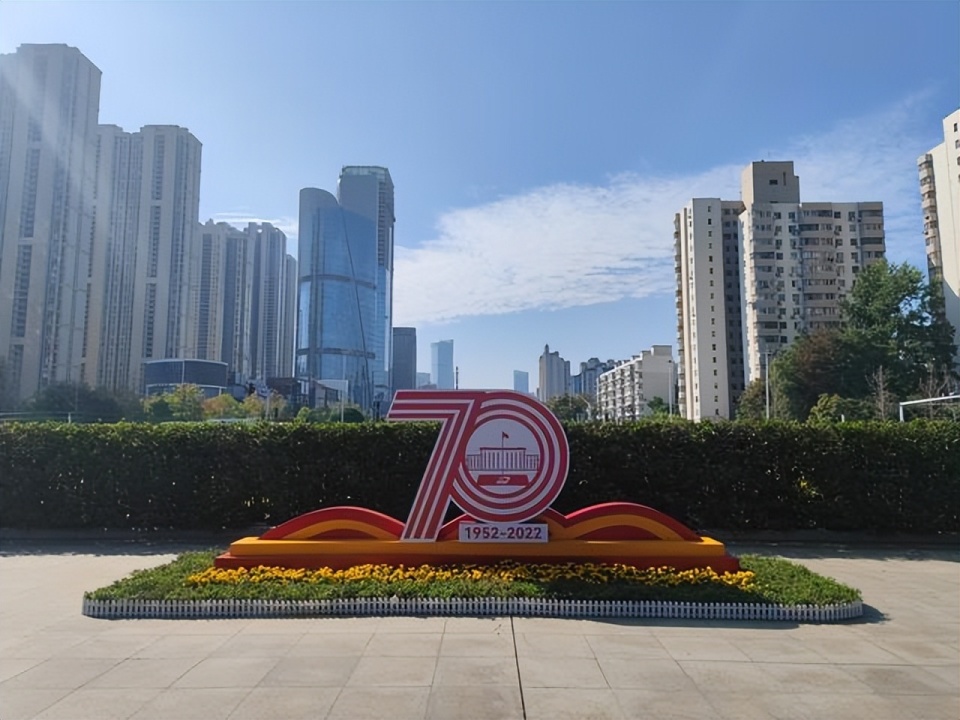 17所985下降，南科大跳水75名，华科上升，2024QS排名分析_腾讯新闻