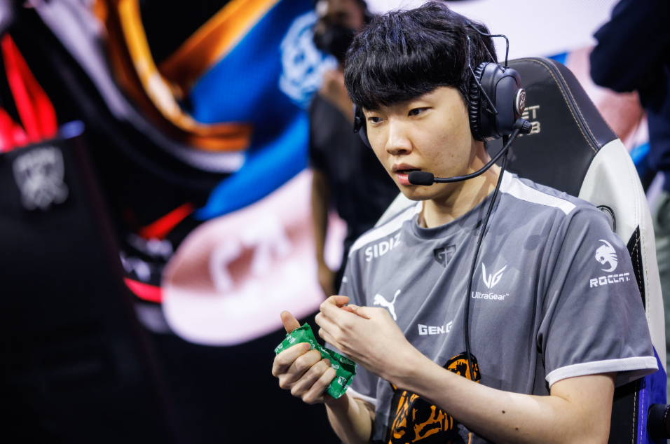 Faker第一，LPL仅小虎入榜！外媒评选S12中单Top5