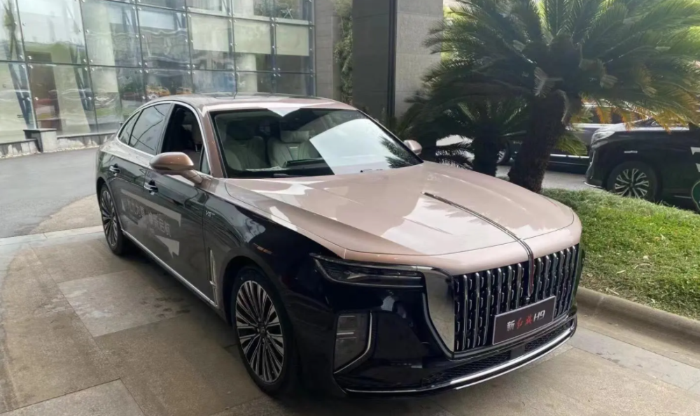 全新红旗H9实车，双拼色实在优雅，1.8T版本或拉低价格门槛_腾讯新闻