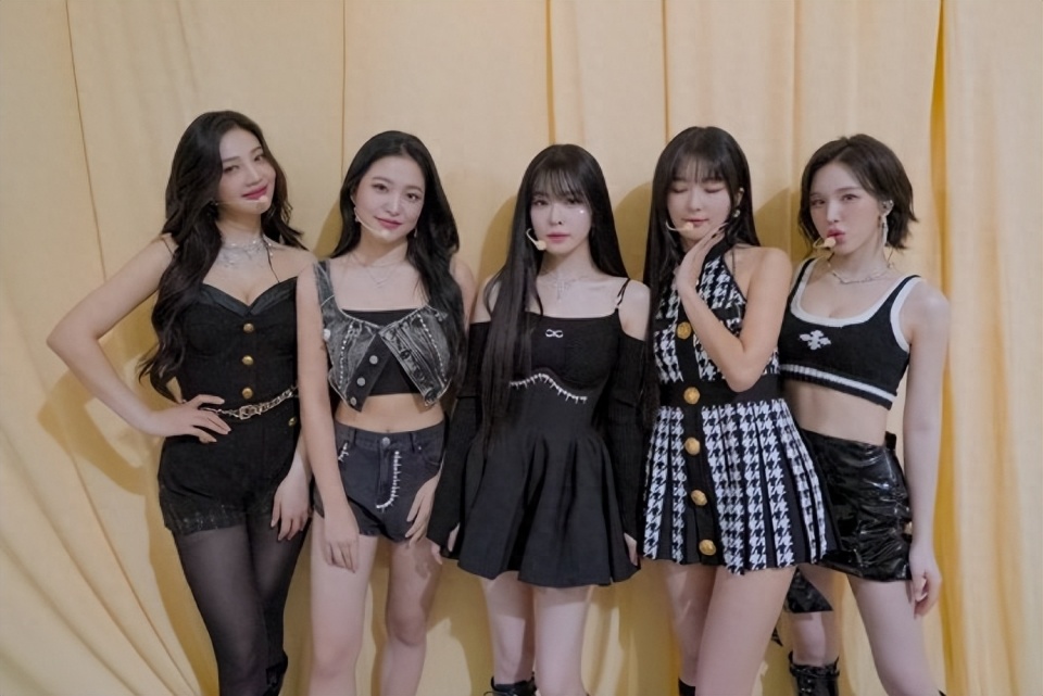 Red Velvet时隔六年回归，预告海报公开，新专依旧是“概念女王”_腾讯新闻