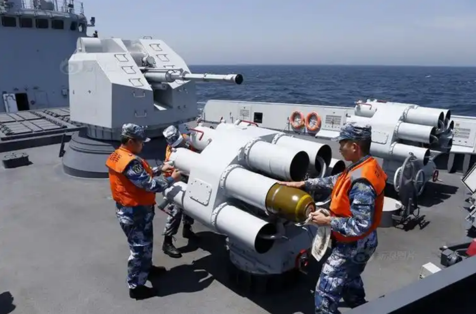 第六批次054A型海试，“馒头炮”取代76毫米炮，能容纳直-20F上舰_腾讯新闻