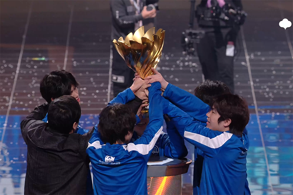 eStar4比2击败GK，时隔三年再获世冠总冠军，花海荣膺FMVP