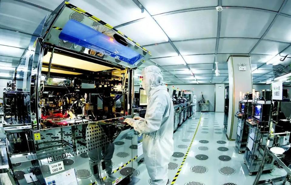 中国芯片的2025：洗牌、反围堵、“死磕28nm”练内功_腾讯新闻