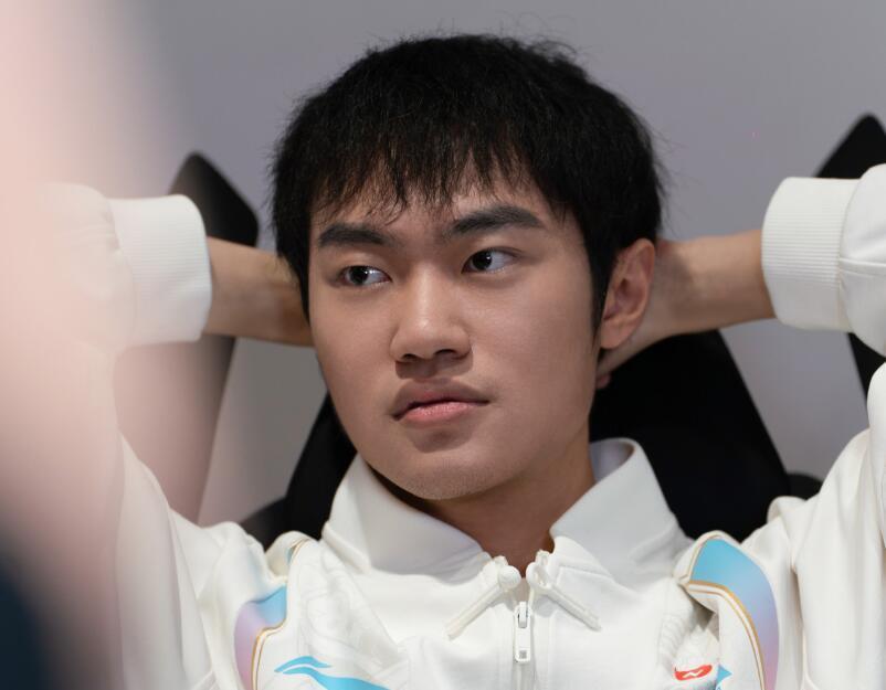 Faker点评knight，直言他适合在韩国发展，打法很像LCK中单_腾讯新闻