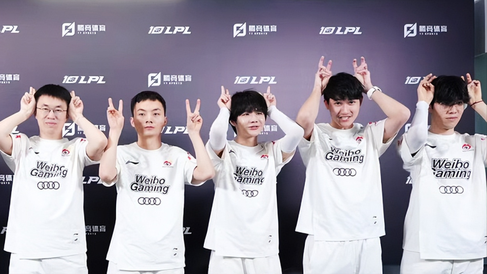 LPL最耻辱记录诞生：T1一穿四拿冠军，4支队伍12场比赛仅赢过1场_腾讯新闻