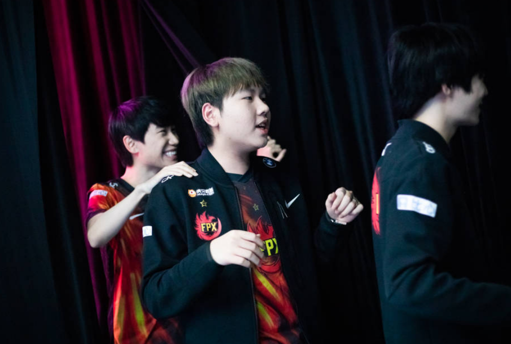 小蜜蜂VIT挑战G2，前T1上单发声，Bo迎来新考验