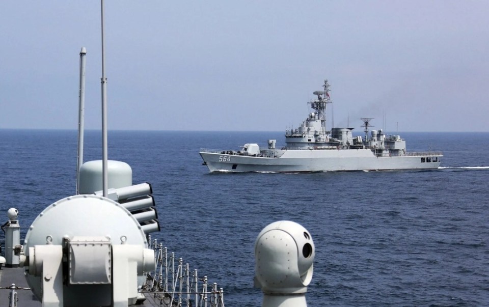 美媒：印尼考虑购买7艘053H3；舰龄短舰况好性能也还行，确实适合_腾讯新闻