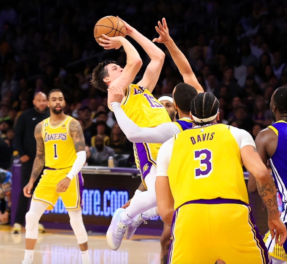 从西部倒第3到西决！湖人再创神话 詹姆斯狂轰30＋9＋9 勇士王朝终结_腾讯新闻