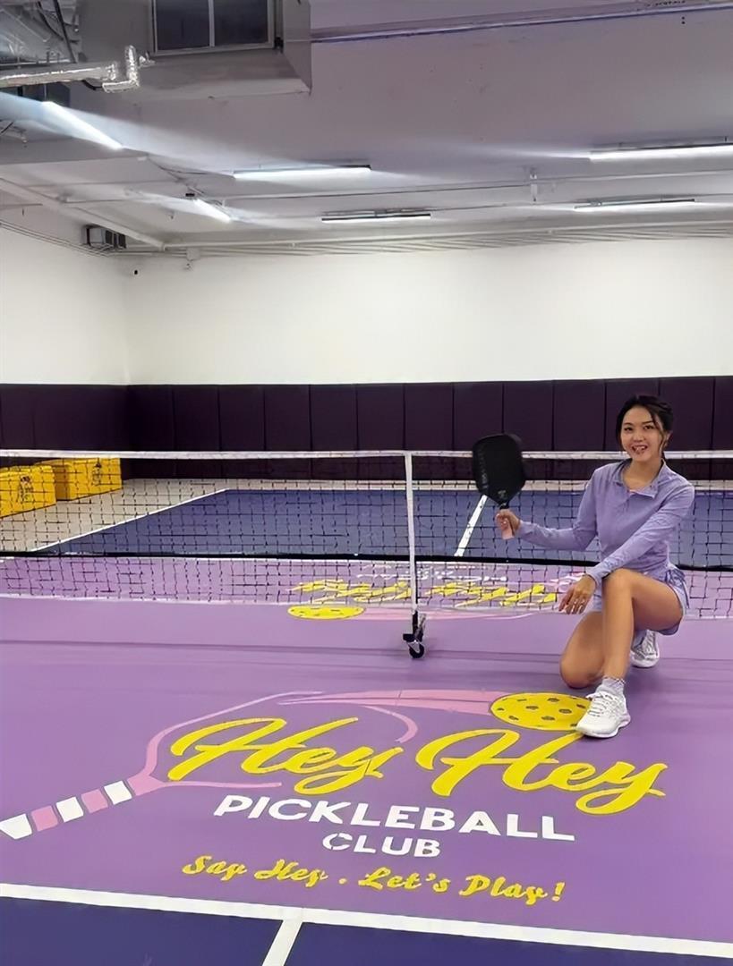 38岁TVB女星与男友分手后不急找结婚对象,醉心打球获顶流在旁欣赏_腾讯新闻