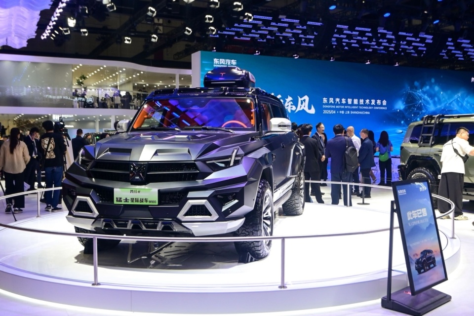 68.8万起售！东风猛士M817搭载华为ADS4系统 实现全地形智能穿越_腾讯新闻