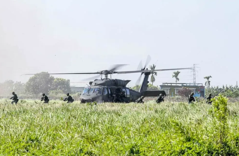 担忧解放军“由演转战”，台军演练通讯被中断后，分散布局打巷战_腾讯新闻