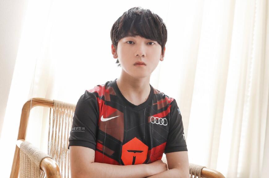 JKL在韩服被faker欺负，超神拿红buff被抢，直言不敢得罪他